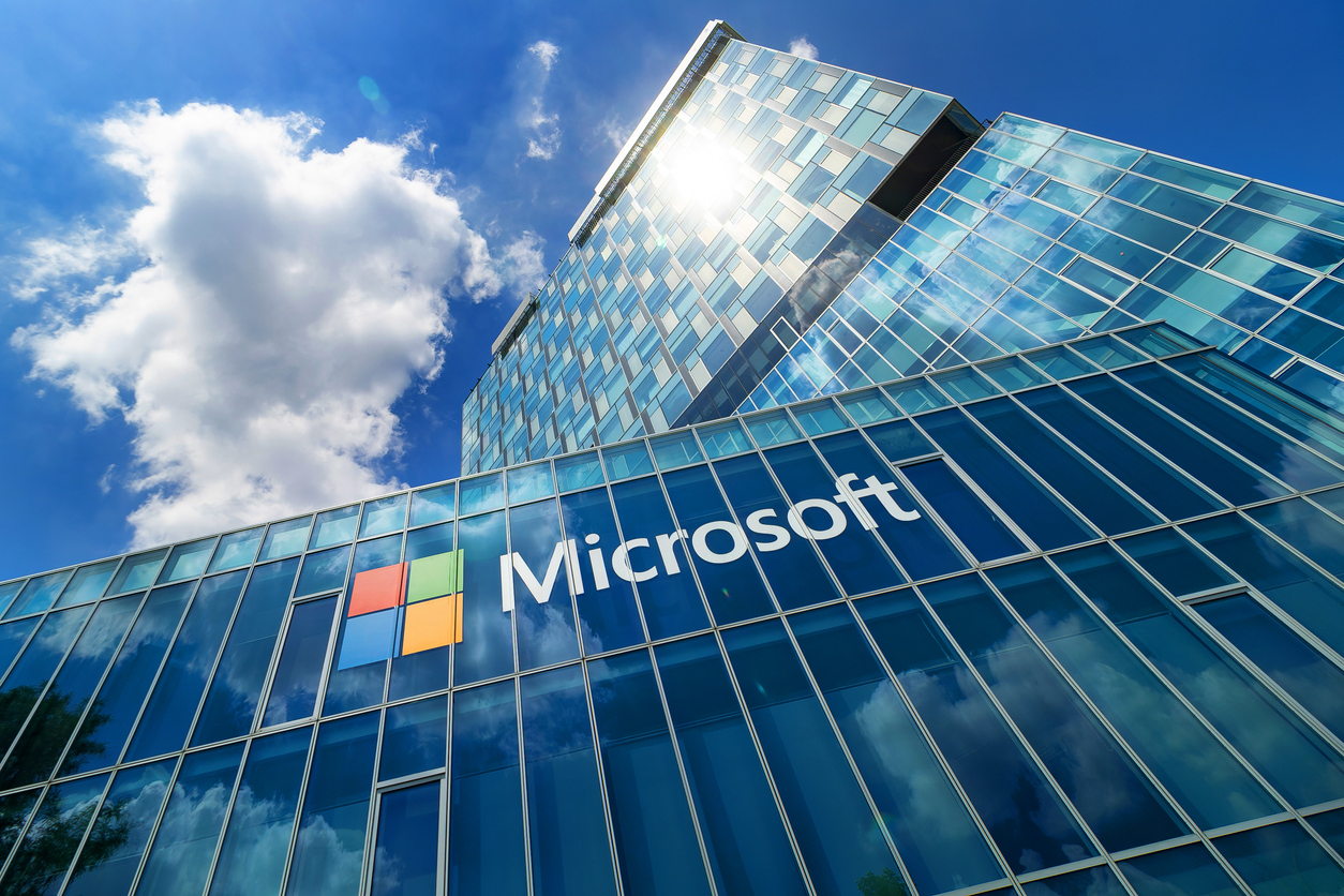 Microsoft inaugure Fairwater, le plus grand data center dédié à l’IA au ...
